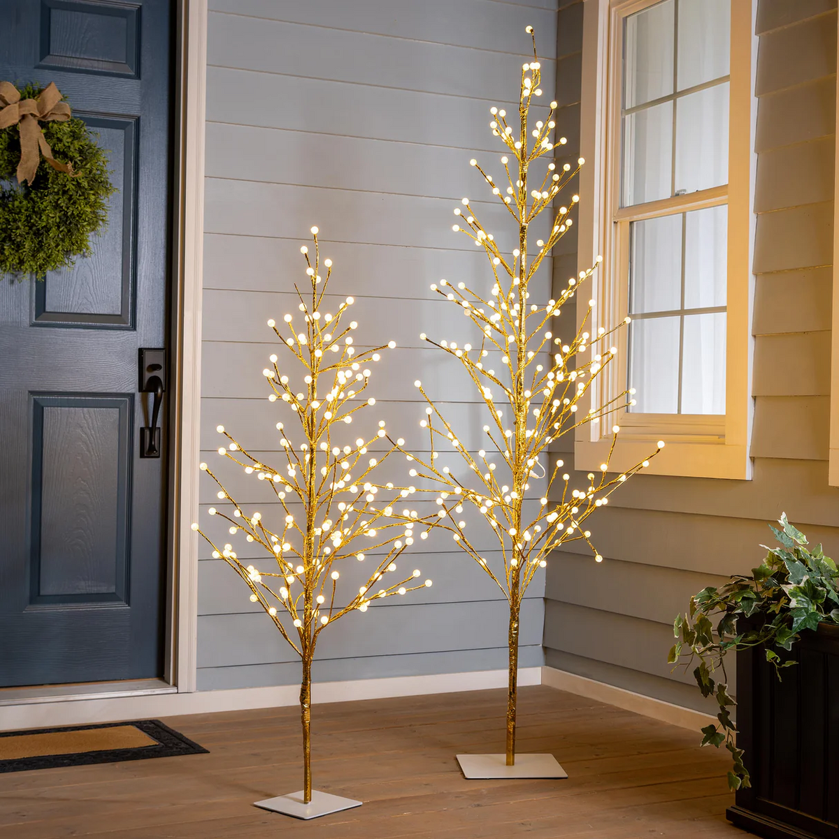 Lighted Trees & Garlands – Plow & Hearth