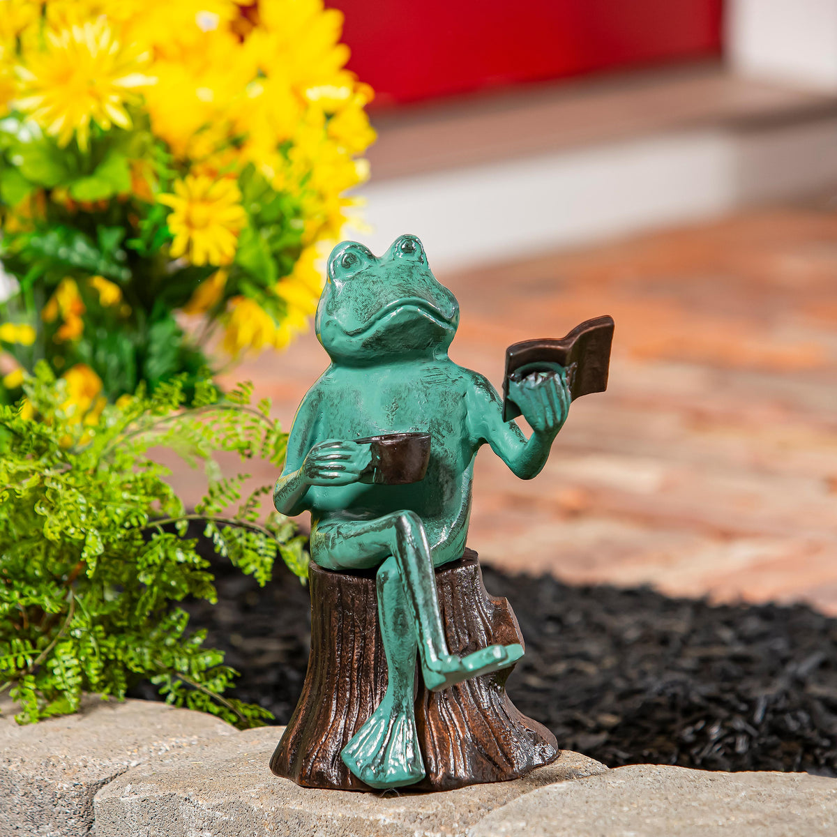 Reading Frog Statue, 10" H – Plow & Hearth
