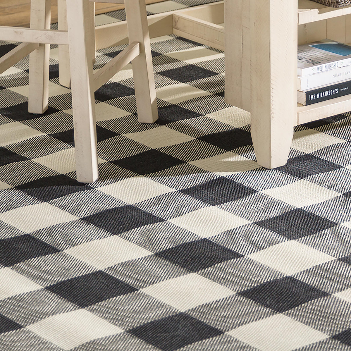 Buffalo Plaid Indoor and Outdoor Polypropylene Rug, 6'7" x 9'6" – Plow ...