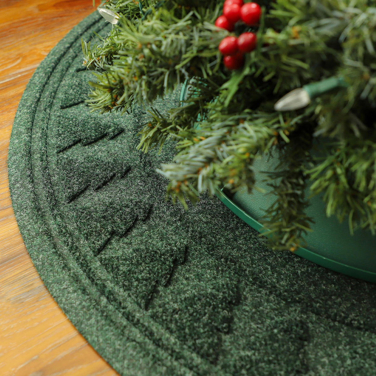 Waterhog Spill-Proof Christmas Tree Mat – Plow & Hearth