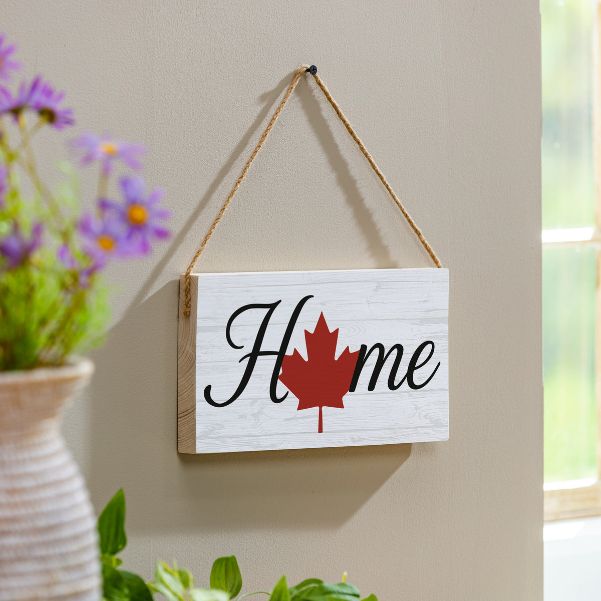 Canada Pride Hanging Signs w/rope Landscape (11“x6”) – Plow & Hearth