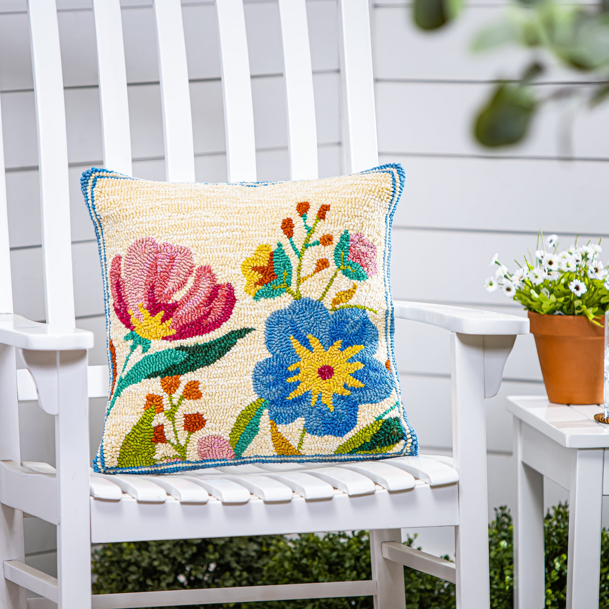 Spring Bloom Indoor/Outdoor Hooked Pillow 18"x18" – Plow & Hearth