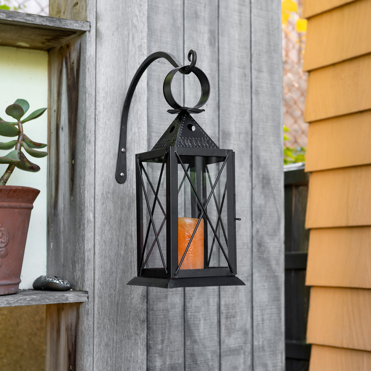 Raleigh Tavern Lantern – Plow & Hearth